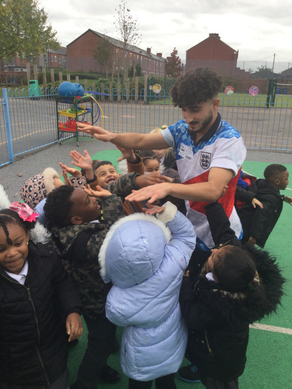 Ravensbury Community School: Freestyle Footballer!