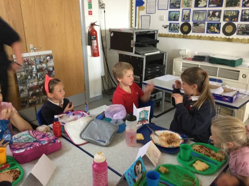 Longton Primary School: Buddy lunch